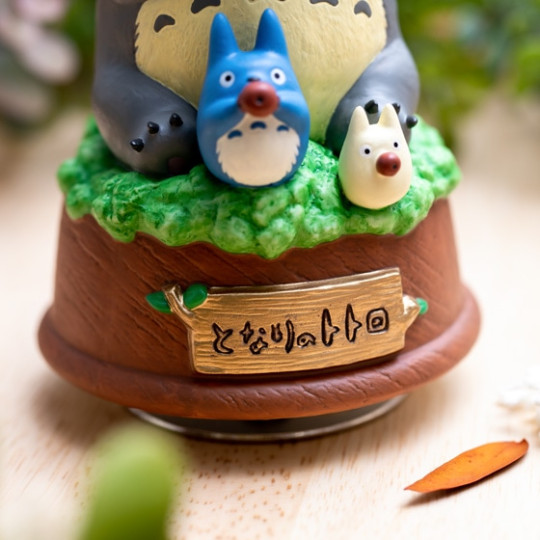 Great Musical Statue Totoro blows the ocarina - My Neighbor Tororo